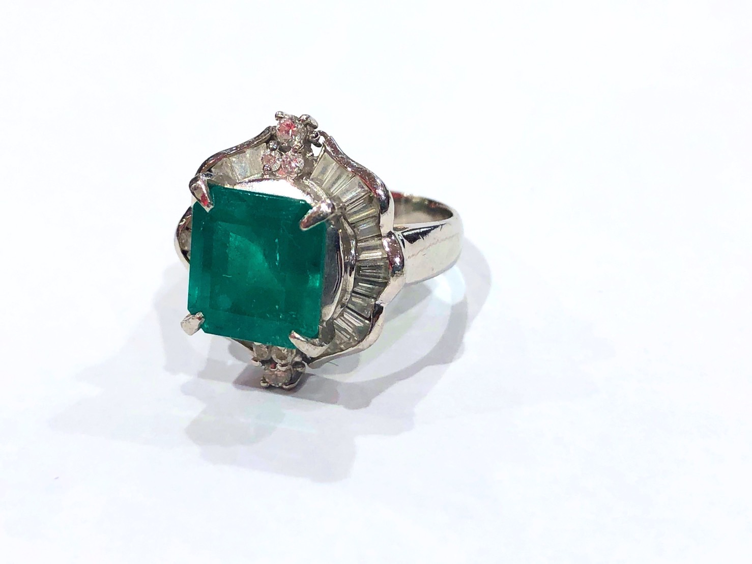 4.6ctエメラルド付きプラチナ900リング 買取実績 | 2023年10月30日 | エメラルド買取 | 高価買取ならジュエルカフェ